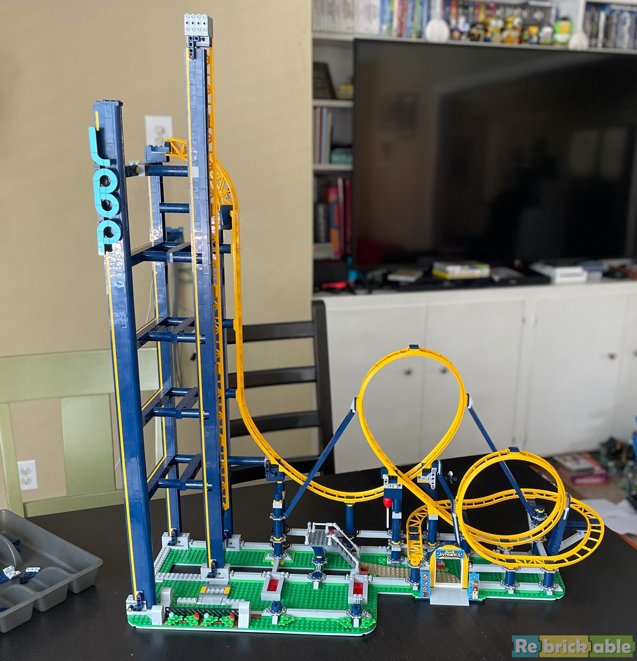 Review: 10303-1 - Loop Coaster | Rebrickable - Build with LEGO