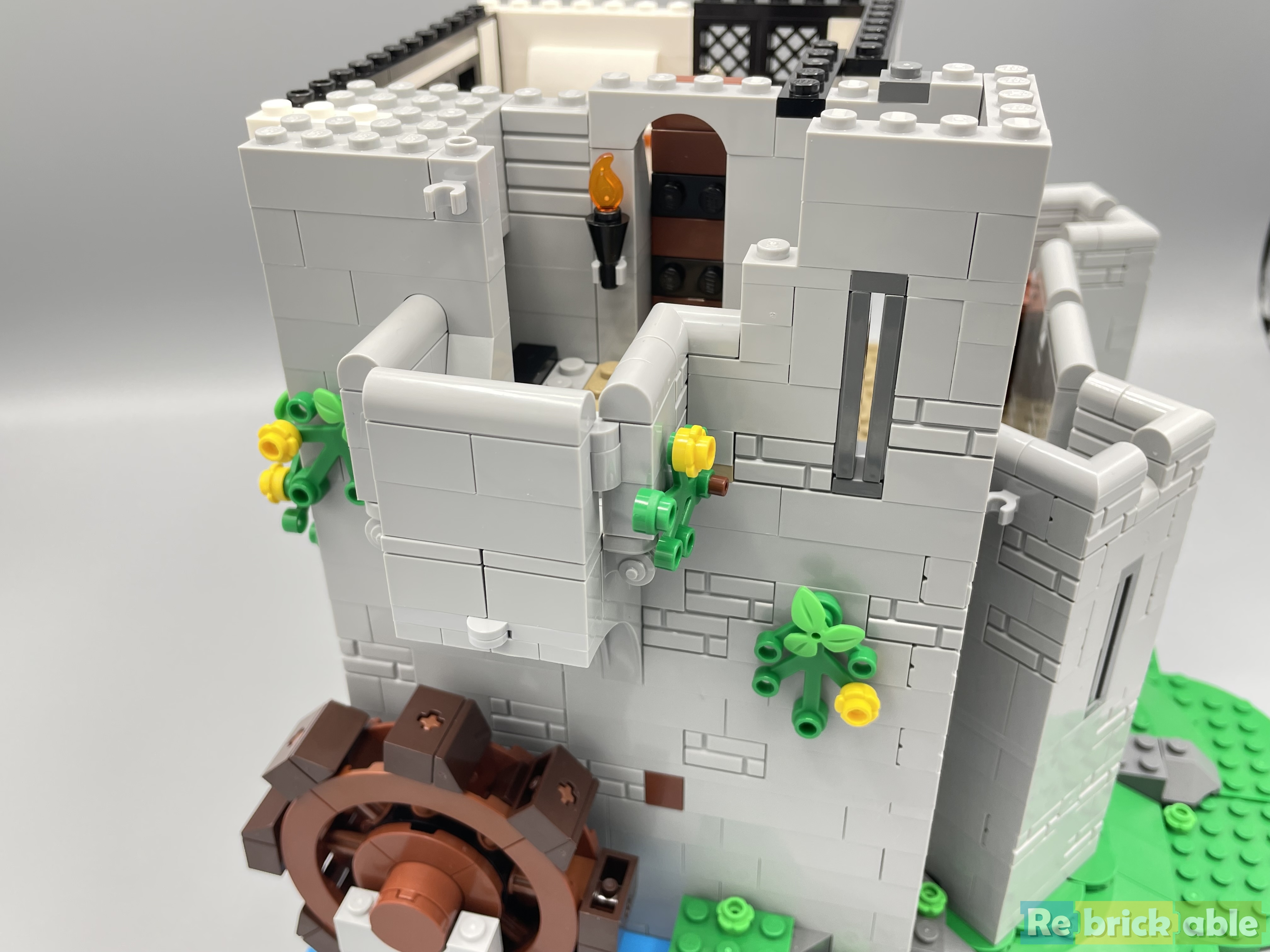 Review: 10305-1 - Lion Knight's Castle | Rebrickable - Build with LEGO