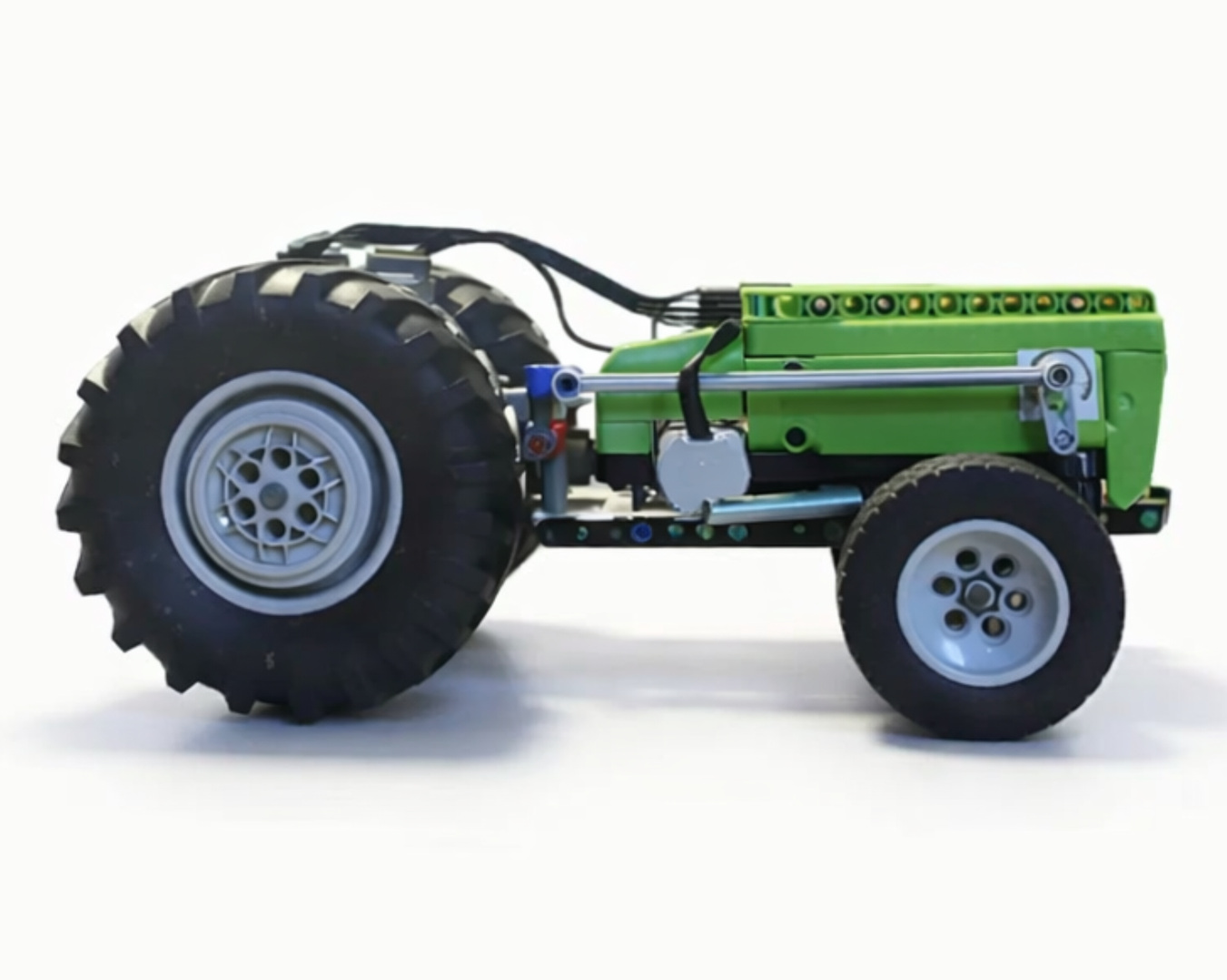 LEGO technic classic tractor (MOC-246278) - LEGO MOC | MOC Tracker