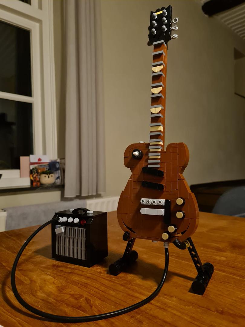 Gibson Les Pauls Guitar + Fender amp & display stand (MOC-63754) - LEGO ...