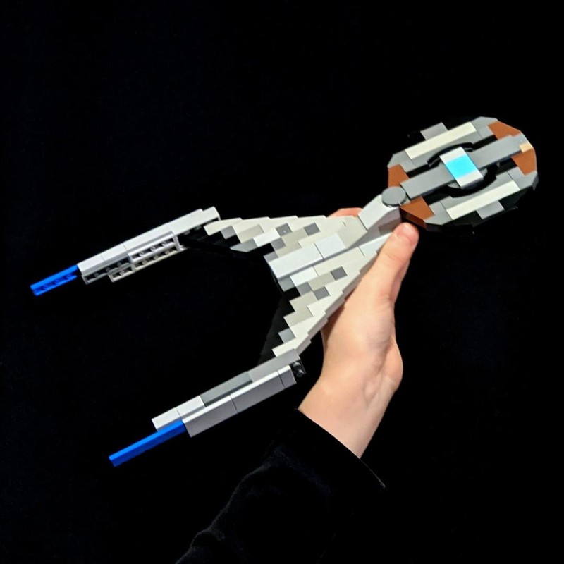 LEGO MOC USS Discovery by iwzKV45o | Rebrickable - Build with LEGO