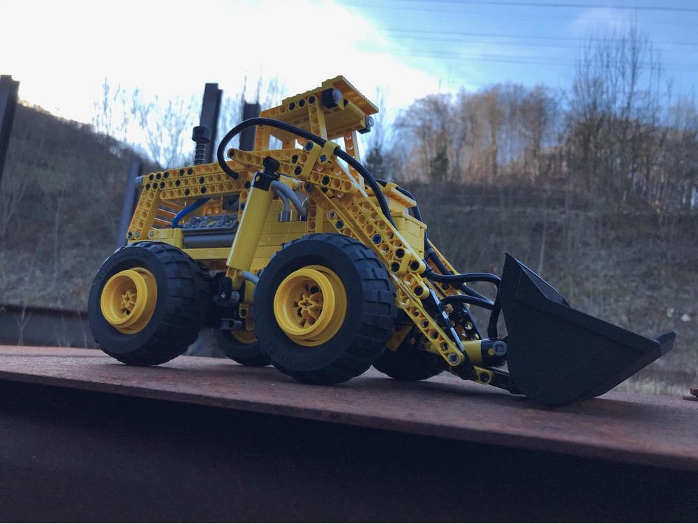 LEGO MOC Pneumatic Wheel Loader Michigan 175A by Mani91 | Rebrickable ...
