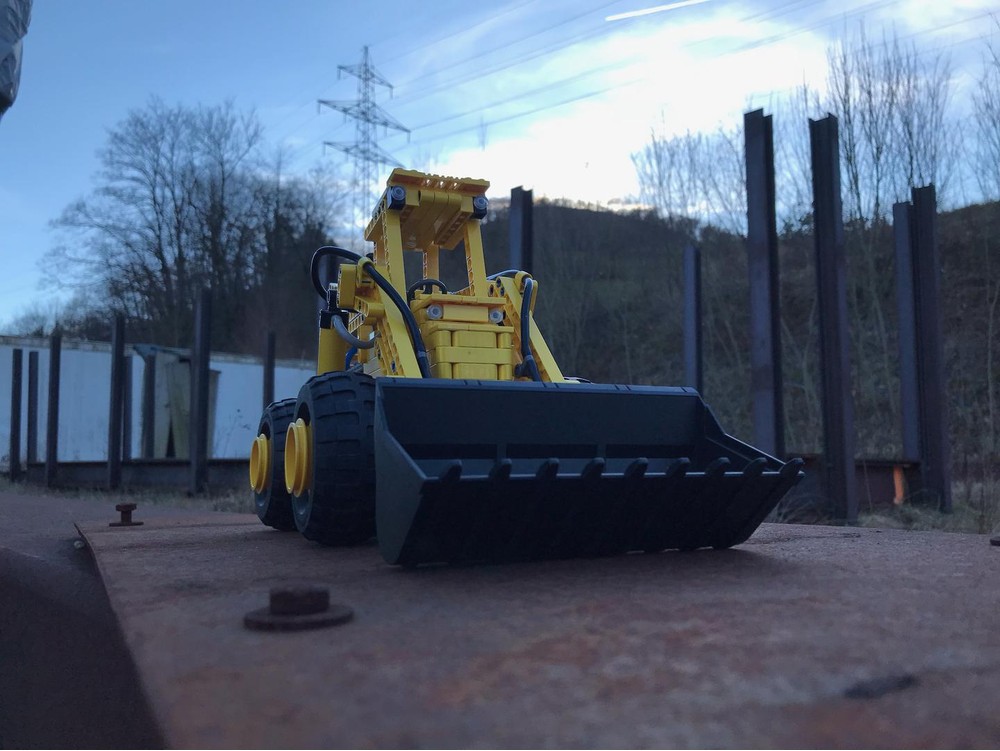 LEGO MOC Pneumatic Wheel Loader Michigan 175A by Mani91 | Rebrickable ...