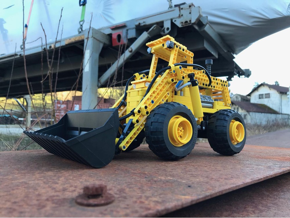 LEGO MOC Pneumatic Wheel Loader Michigan 175A by Mani91 | Rebrickable ...