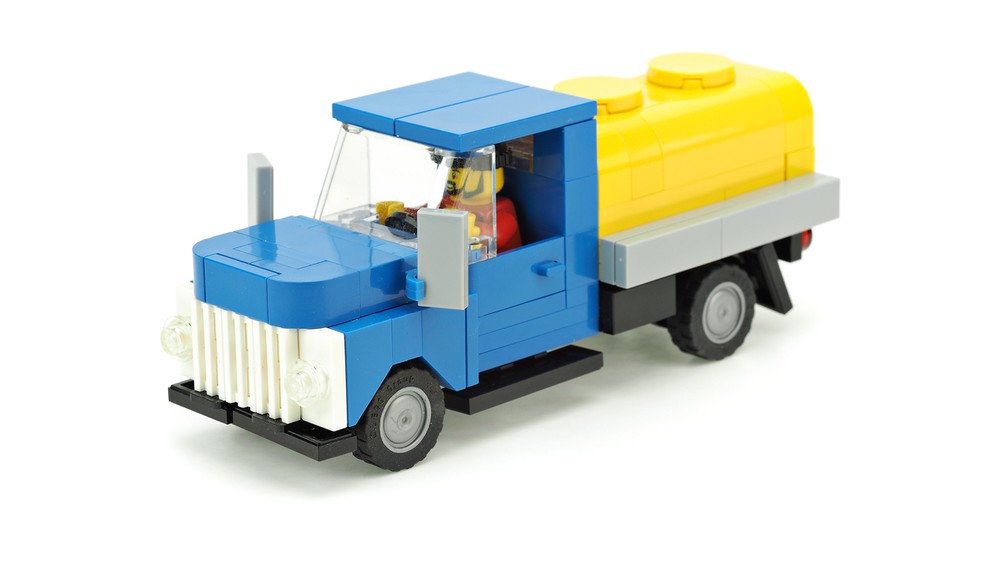 LEGO MOC Milk tanker by De_Marco | Rebrickable - Build with LEGO