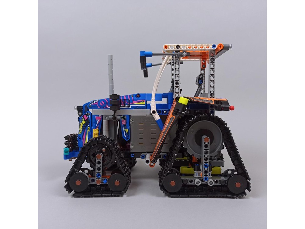 LEGO MOC 42140 Tracked Tractor by M_longer | Rebrickable - Build with LEGO