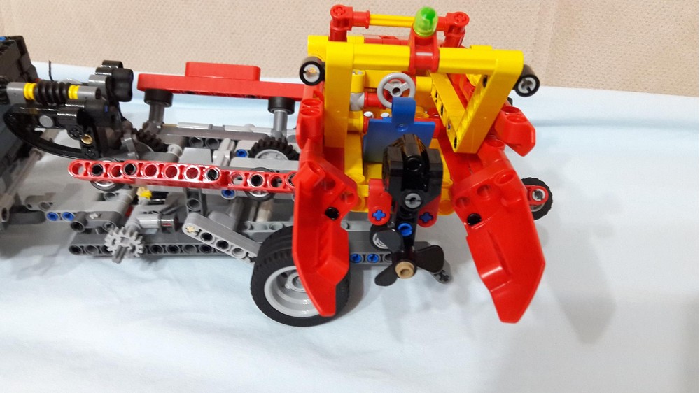 LEGO MOC Technic Small Boat & Trailer by scynox | Rebrickable - Build ...