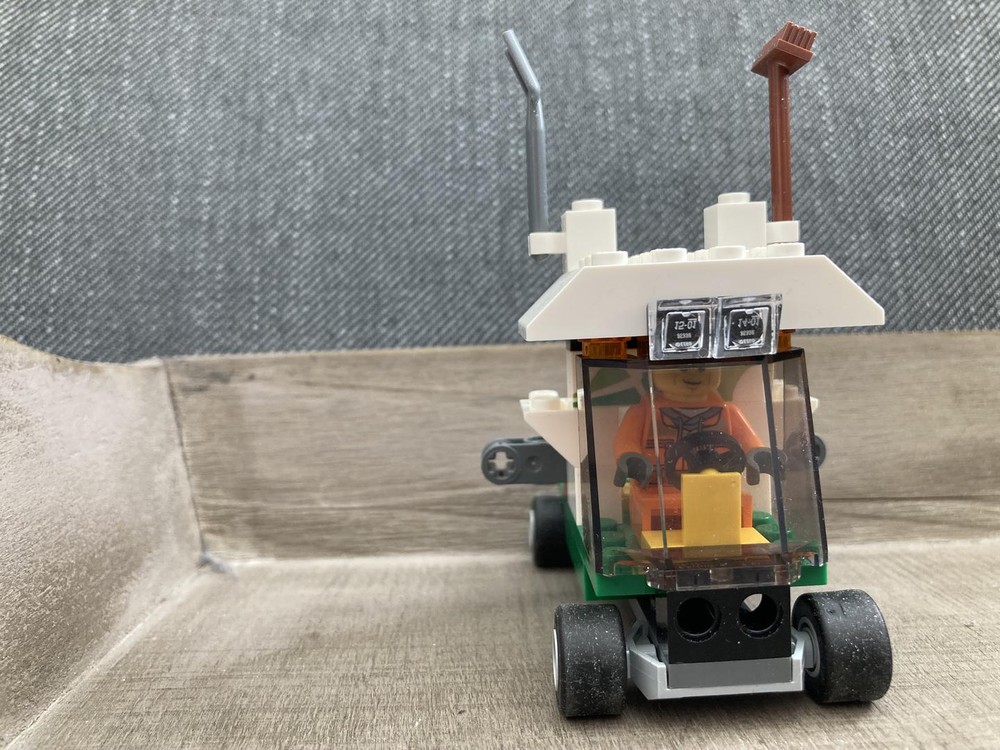 LEGO MOC Traveltrash (60249) by Heaventree | Rebrickable - Build with LEGO