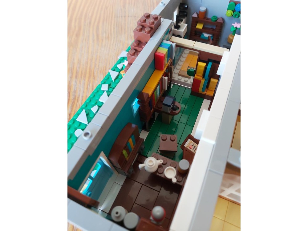 LEGO MOC Bistro Bookshop (alt build of Bookshop - 10270) by JakeS ...