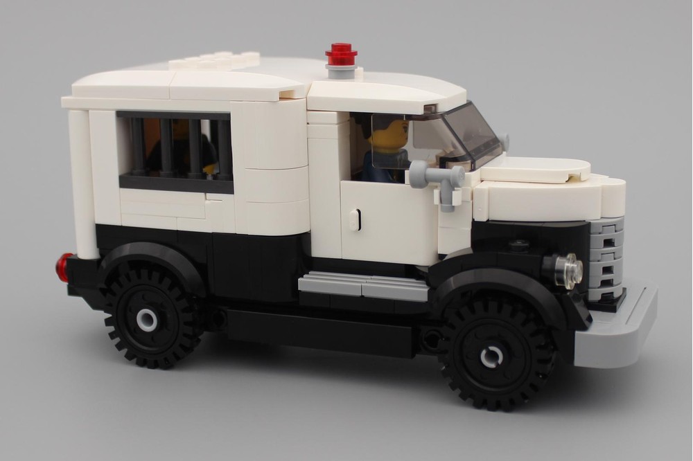 LEGO MOC Vintage Police Van by Leewan | Rebrickable - Build with LEGO
