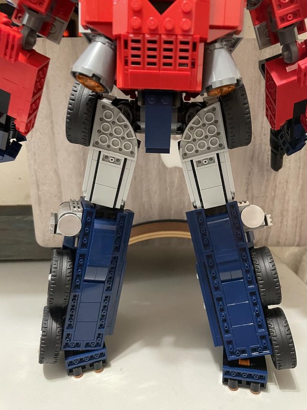LEGO MOC 10302 Optimus Prime leg mod by Reeves_c | Rebrickable - Build ...
