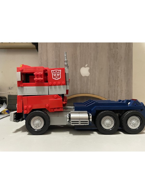 LEGO MOC 10302 Optimus Prime leg mod by Reeves_c | Rebrickable - Build ...