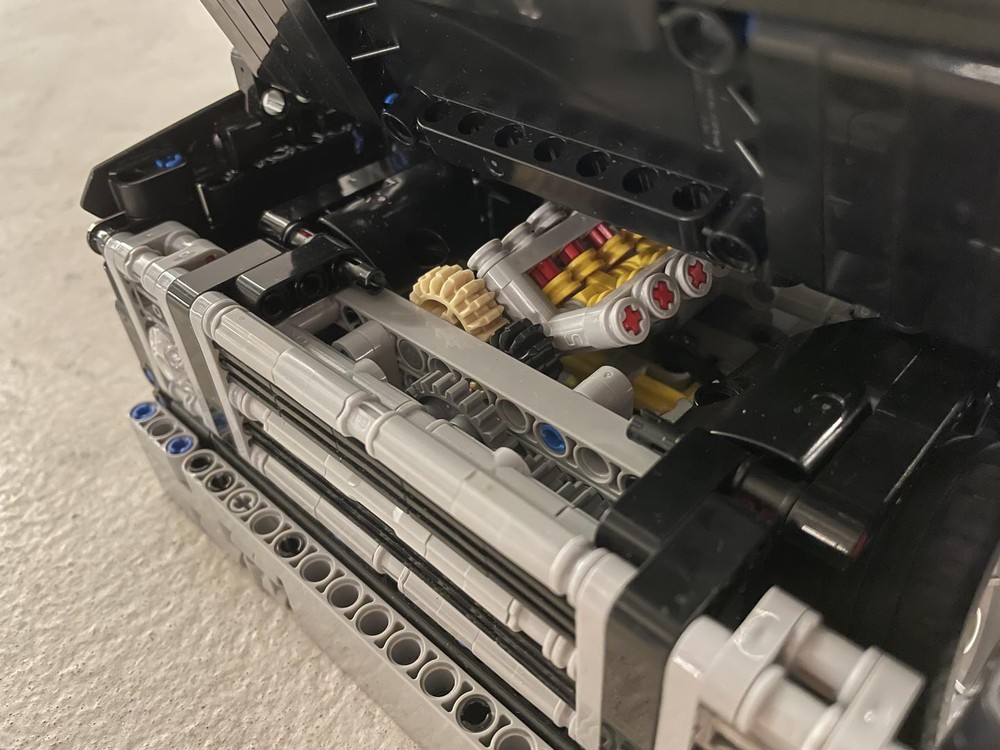 LEGO MOC Gas Monkey's Chevy P30 Step Van (PF motors) by SUPER8_LTG ...