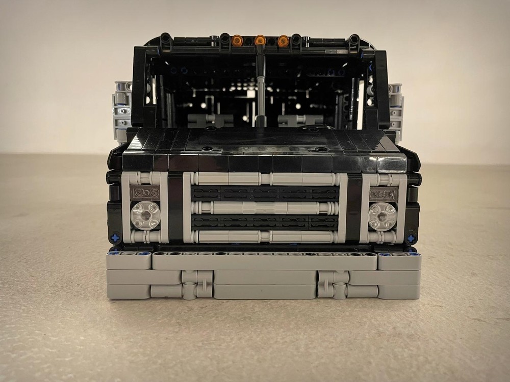 LEGO MOC Gas Monkey's Chevy P30 Step Van (PF motors) by SUPER8_LTG ...