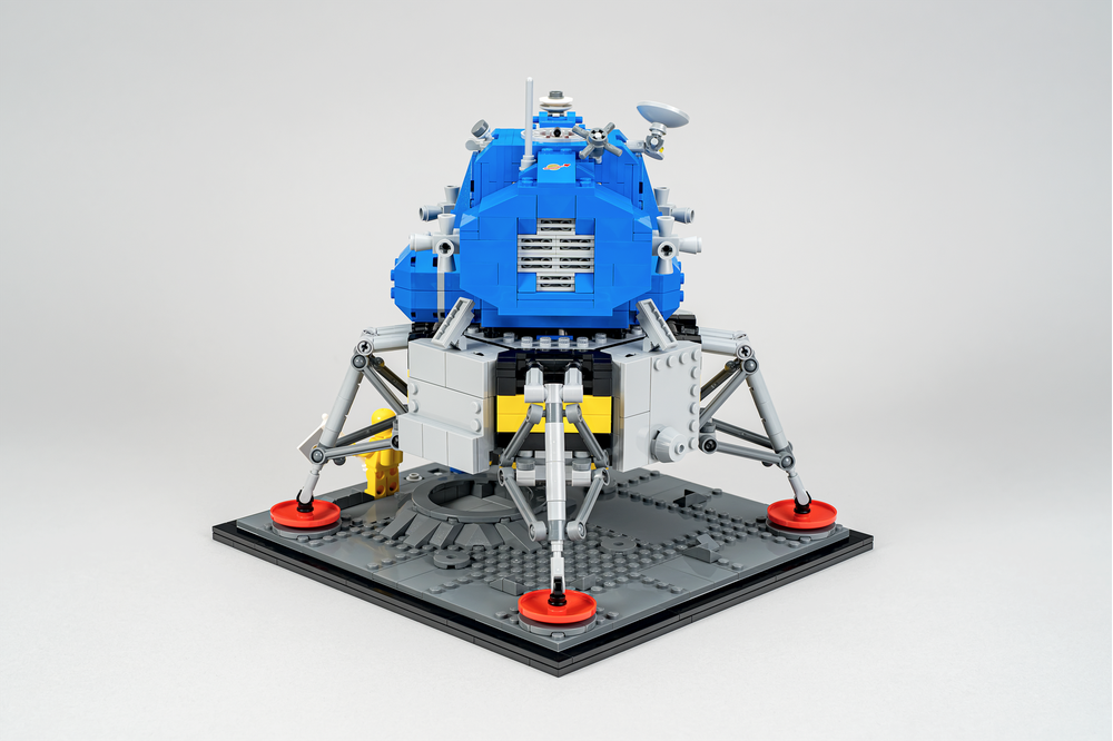 Lego Moc Classic Space Lunar Lander By Simon Lenz Rebrickable