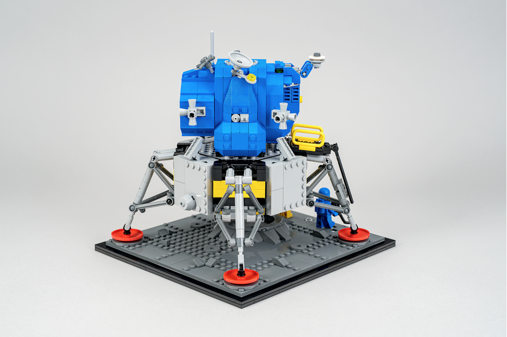 Lego Moc Classic Space Lunar Lander By Simon Lenz Rebrickable