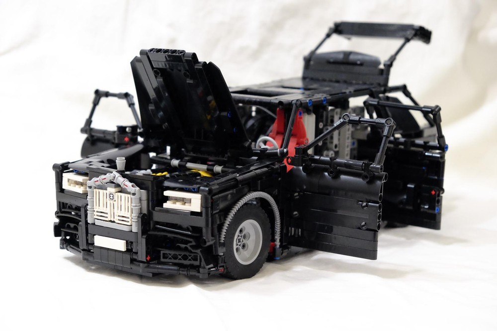LEGO MOC Rolls Royce Cullinan MOC by Isaac Yaw | Rebrickable - Build ...