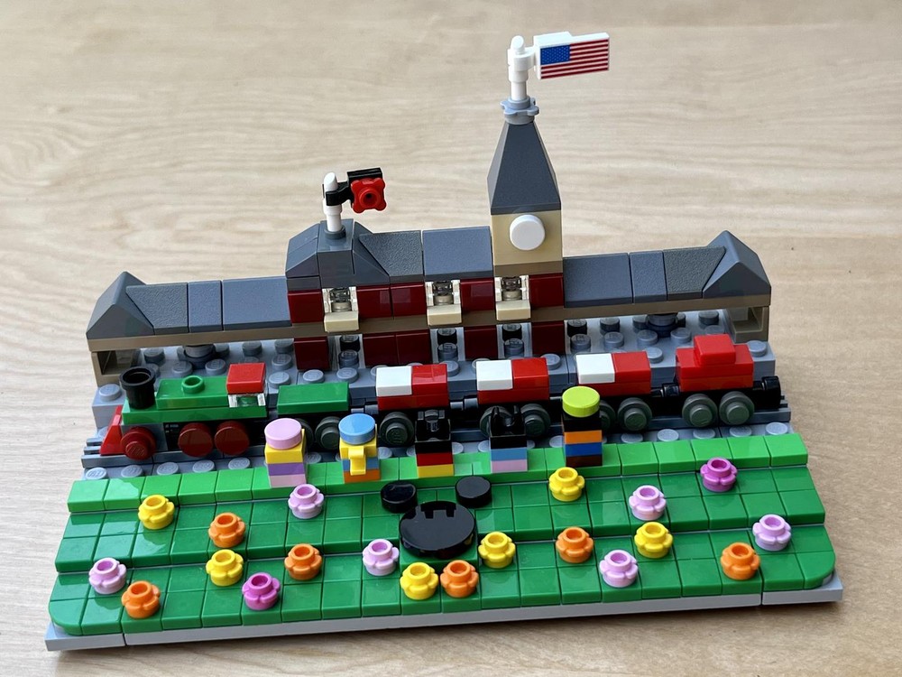 LEGO MOC Disneyland Main Street Station & Railroad by sabi_wabi | Rebrickable - Build with LEGO