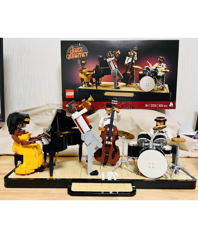 LEGO MOC Classical pianist - 21334 modification by JunoHY | Rebrickable ...