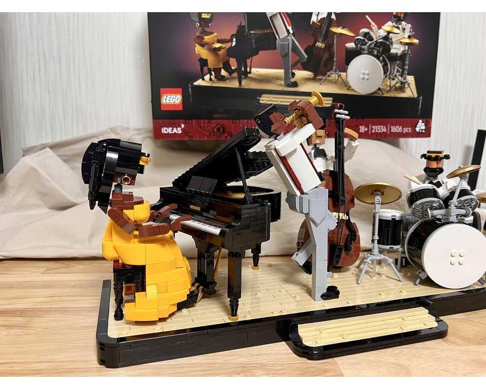 LEGO MOC Classical pianist - 21334 modification by JunoHY | Rebrickable ...