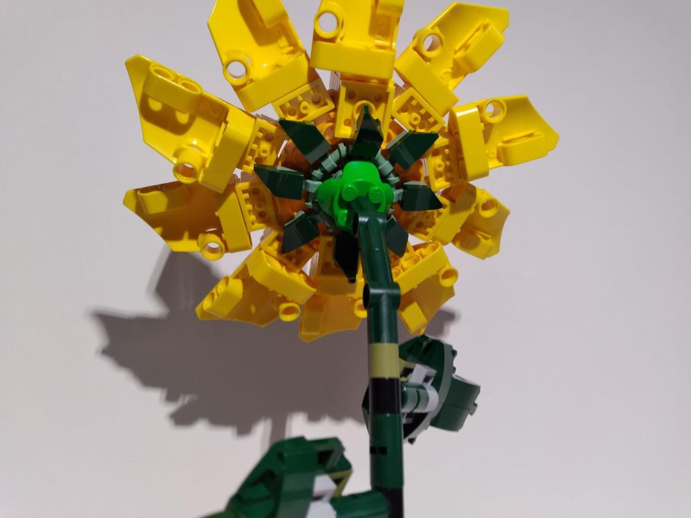 Lego Moc Sunflower By Thedeltabuilder Rebrickable Build With Lego