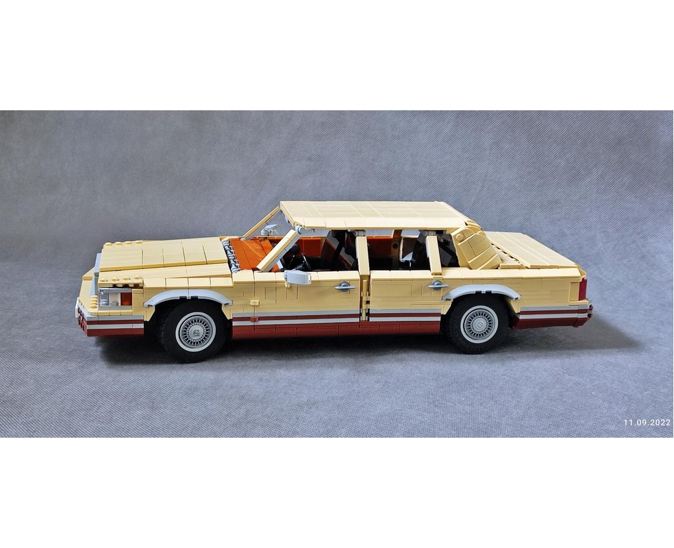 LEGO MOC Lincoln Town Car 1990 by syzygy87 | Rebrickable - Build with LEGO