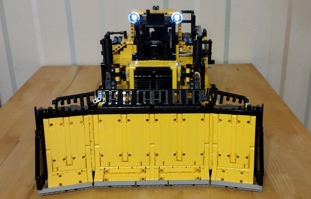 LEGO MOC 42131 CAT D11 Bulldozer with working lights. by BGD ...