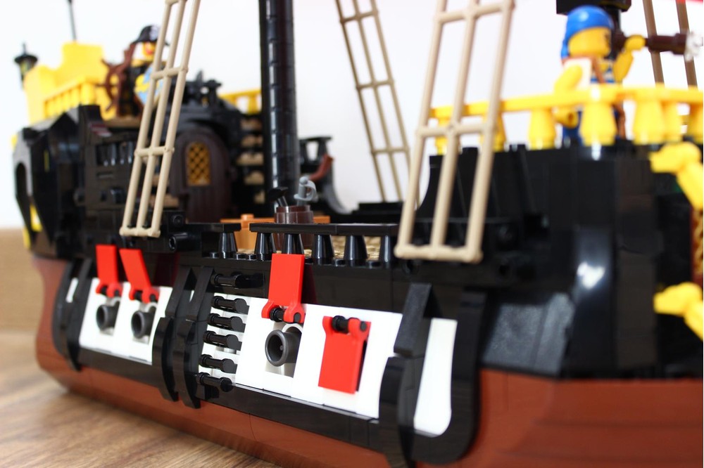 LEGO MOC 21322 - The last stopover before sinking - Pirates of ...