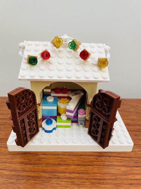 LEGO MOC Christmas Gift Shed by stephanieako | Rebrickable - Build with ...