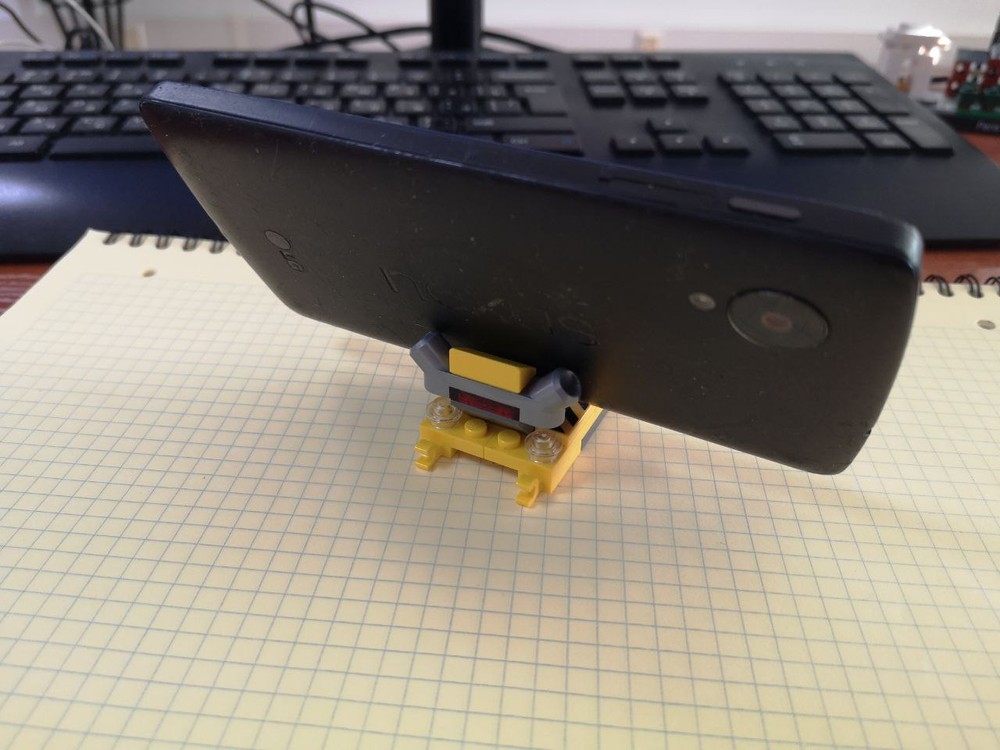 Lego Moc Tiny Stand For Mobile Phone By Markthis Rebrickable Build