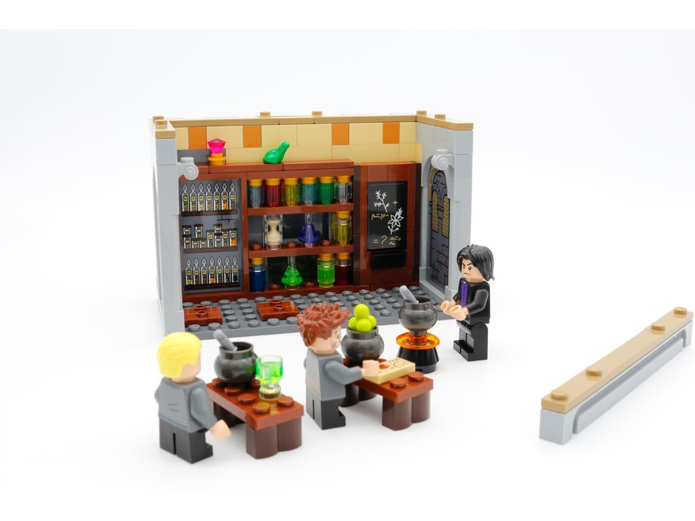 LEGO MOC Hogwarts: Snape's Potions Class by Articus_Builds ...