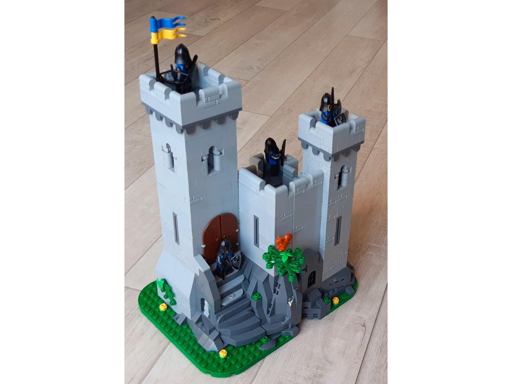 LEGO MOC Fortified outpost (compatible with 10305) by Campistron ...