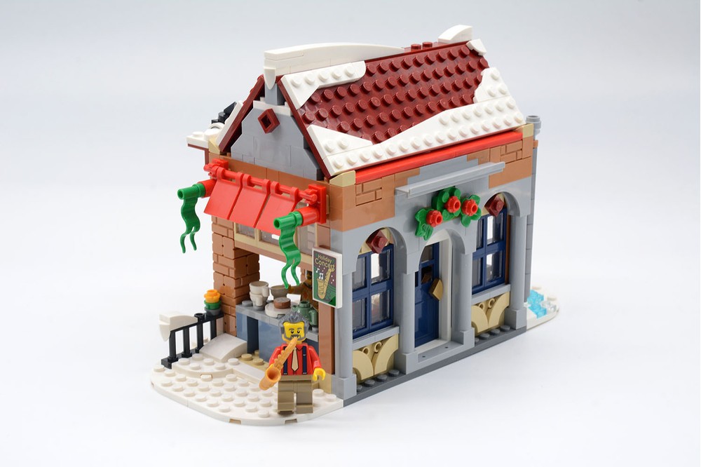 LEGO MOC 10308 Holiday Tram Station // Rebuild Your Set by Brickwood ...