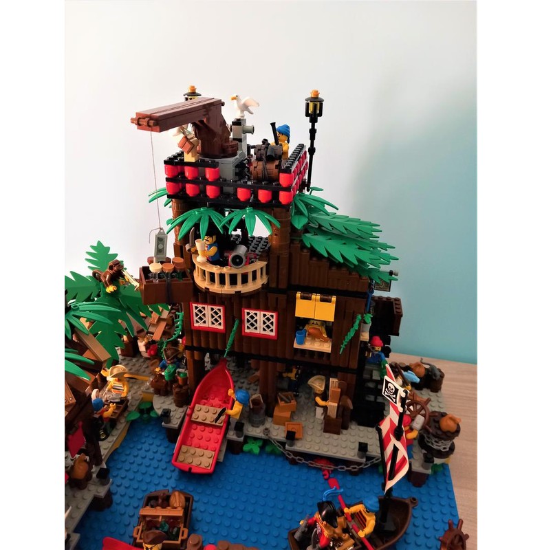 LEGO MOC Pirate tavern (built in the style of the 90s) by Massenzio ...