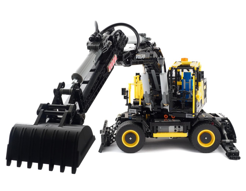 LEGO MOC RC Wheeled Excavator by EvertvW | Rebrickable - Build with LEGO