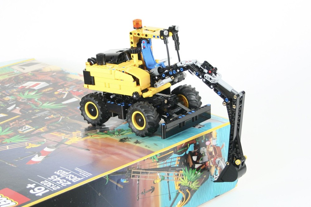 LEGO MOC Wheeled Excavator by thirdwigg | Rebrickable - Build with LEGO