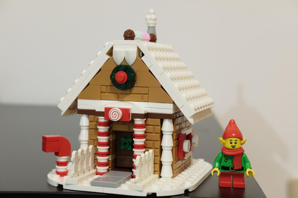 LEGO MOC Gingerbread House now with interior by confused_physicist ...