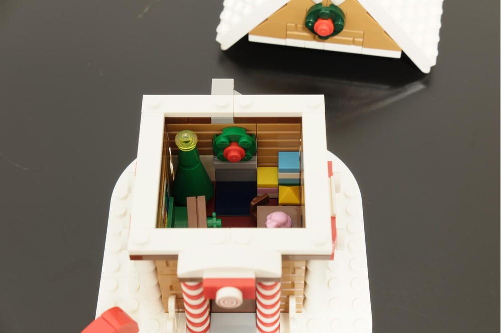 Lego Moc Gingerbread House Now With Interior By Confusedphysicist