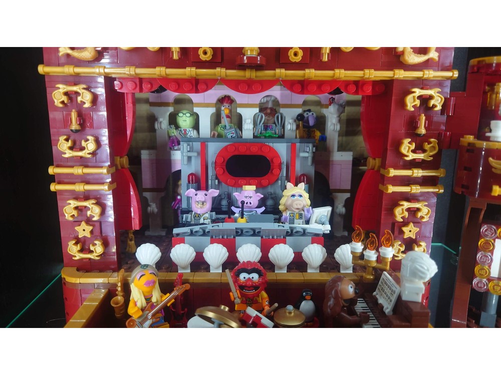 LEGO MOC Pigs in Space - A Muppet Theatre Scene by mstrutt ...