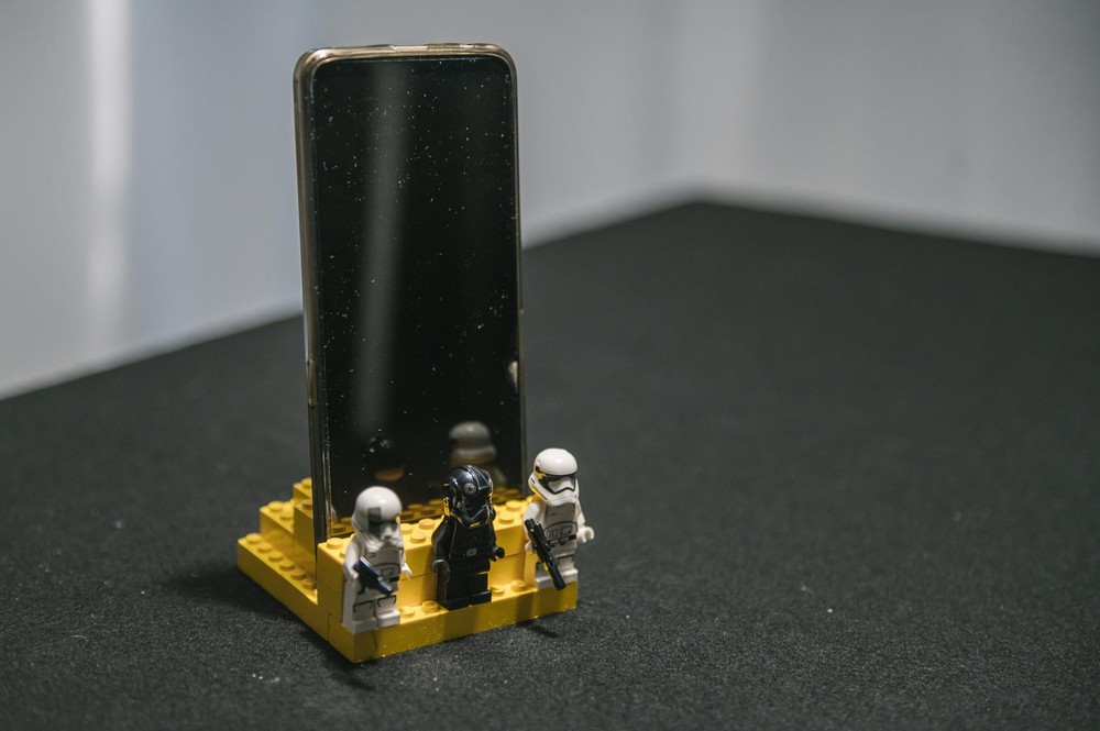 LEGO MOC mobile phone holder by PezzidiLego | Rebrickable - Build with LEGO