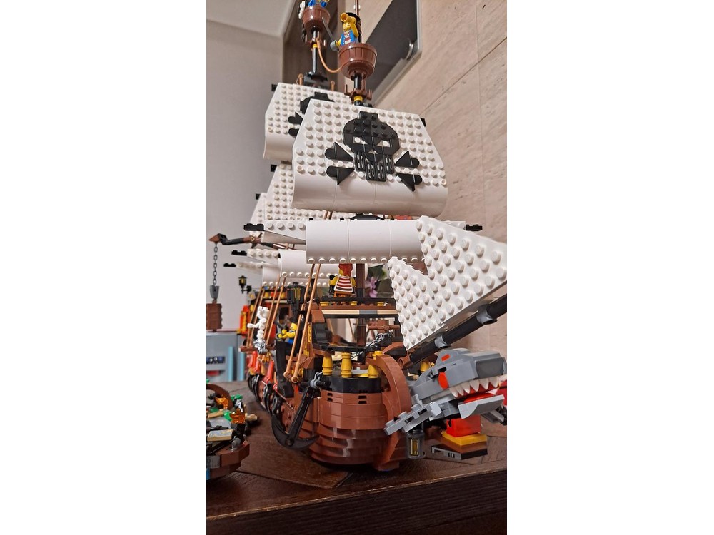 Lego Moc Pirates Battleship By Hahamaninthedark Rebrickable
