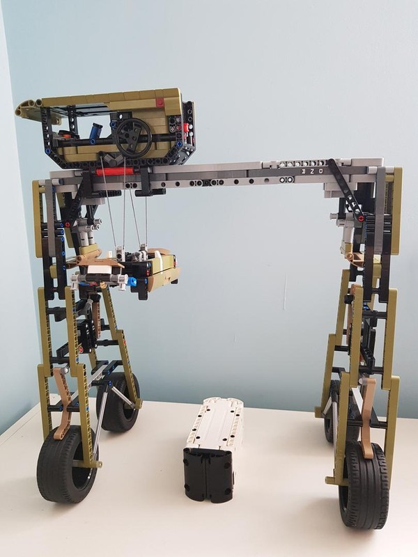 LEGO MOC 42110 alt Container Crane by przemoe | Rebrickable - Build ...