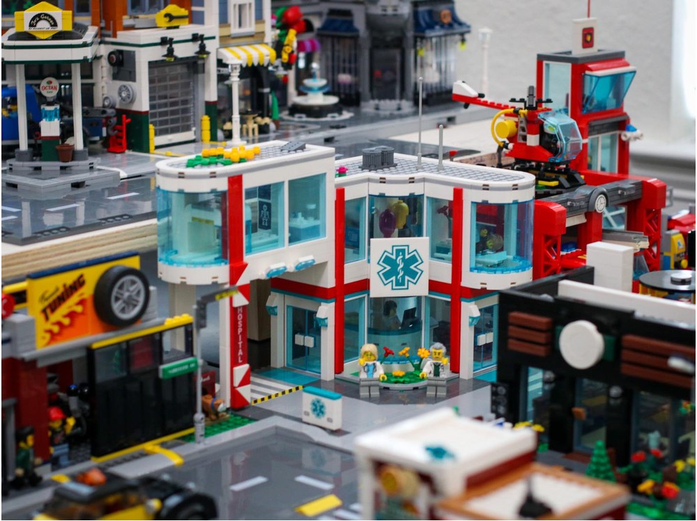 LEGO MOC Lego City Hospital by brickingfromhome | Rebrickable - Build ...