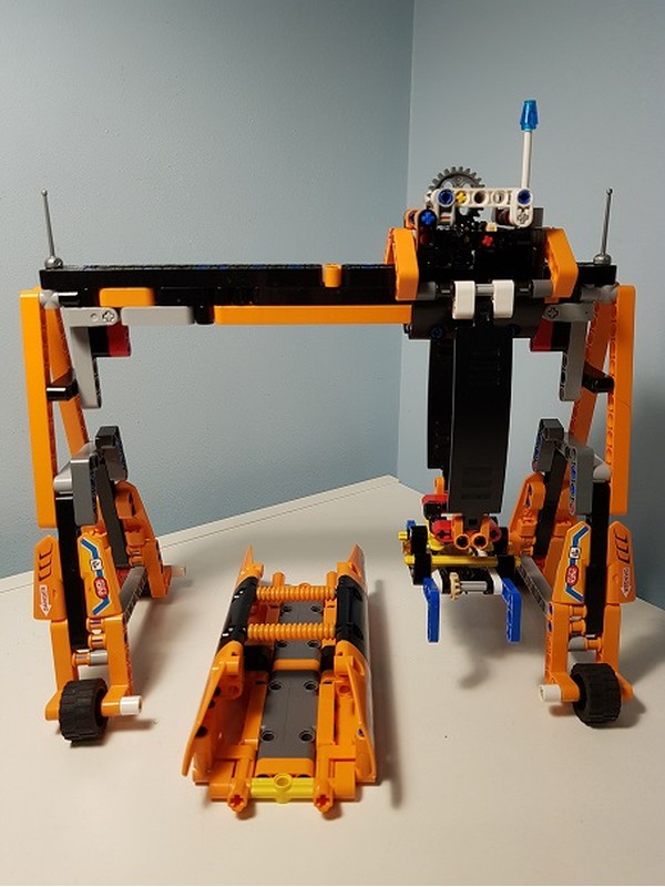 LEGO MOC Orange Container Crane by przemoe | Rebrickable - Build with LEGO