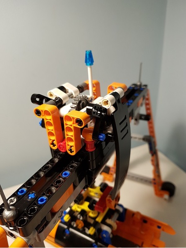 LEGO MOC Orange Container Crane by przemoe | Rebrickable - Build with LEGO