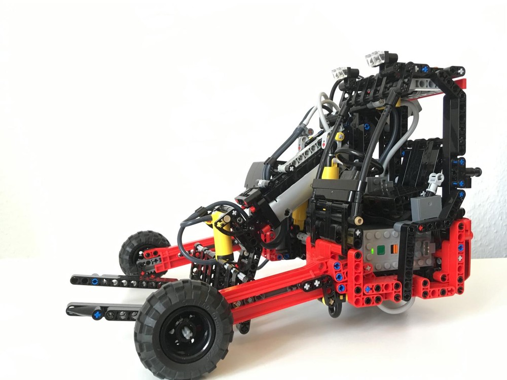 LEGO MOC Manitou TMT 25S by Minique85 | Rebrickable - Build with LEGO