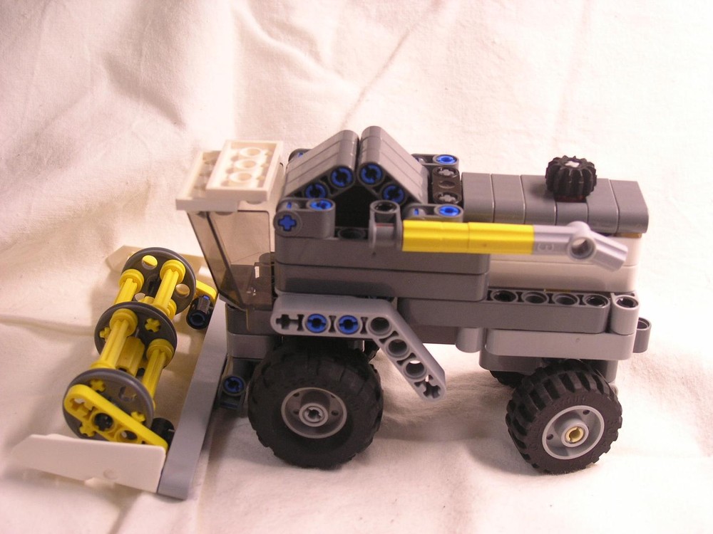 LEGO MOC Combine harvester by thiebomat | Rebrickable - Build with LEGO