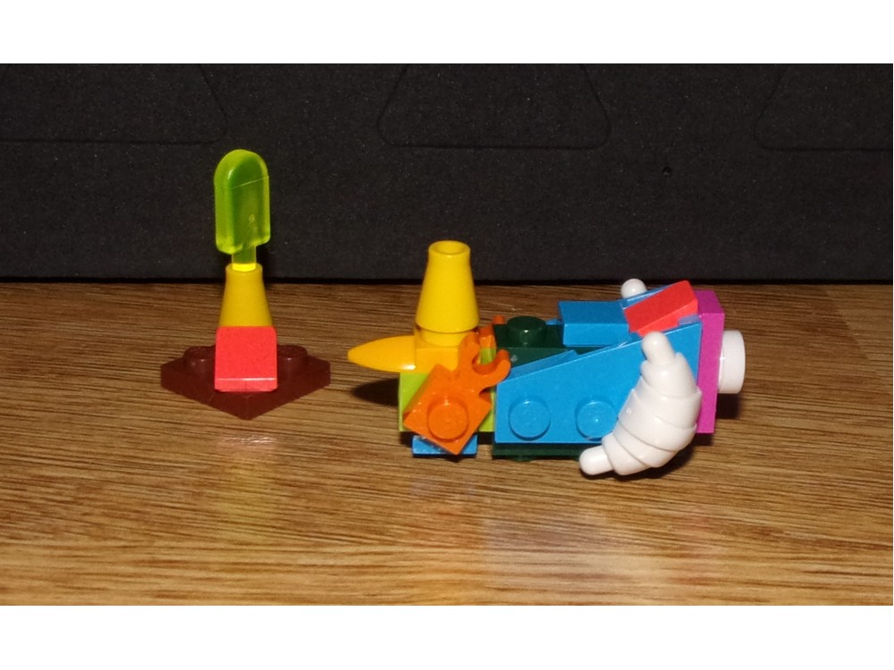 LEGO MOC 30548 - Bizarre Duck by JusTiCe8 | Rebrickable - Build with LEGO