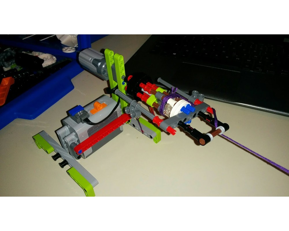 LEGO MOC LEGO Spinning Wheel by hazelrrr | Rebrickable - Build with LEGO