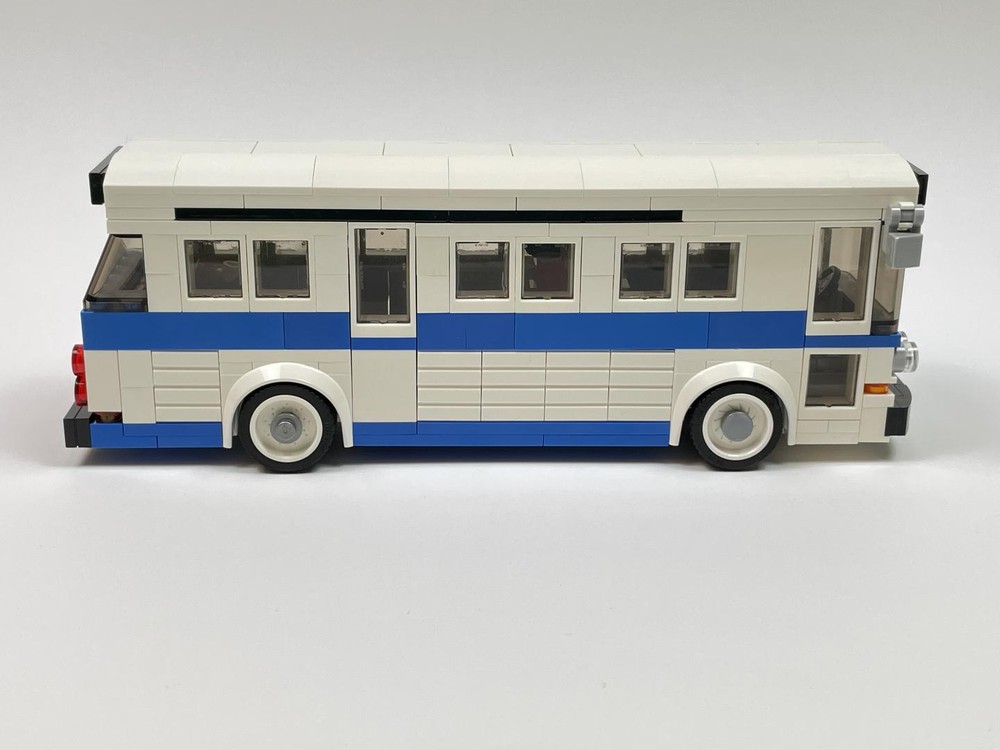LEGO MOC Vintage NY-style Bus by iron_foot | Rebrickable - Build with LEGO